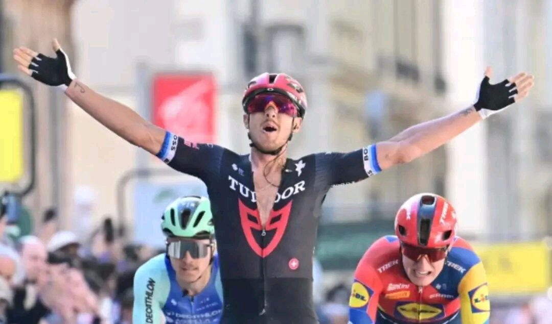 Matteo Trentin primo alla Parigi-Tours, centra la vittoria numero 32 in ...
