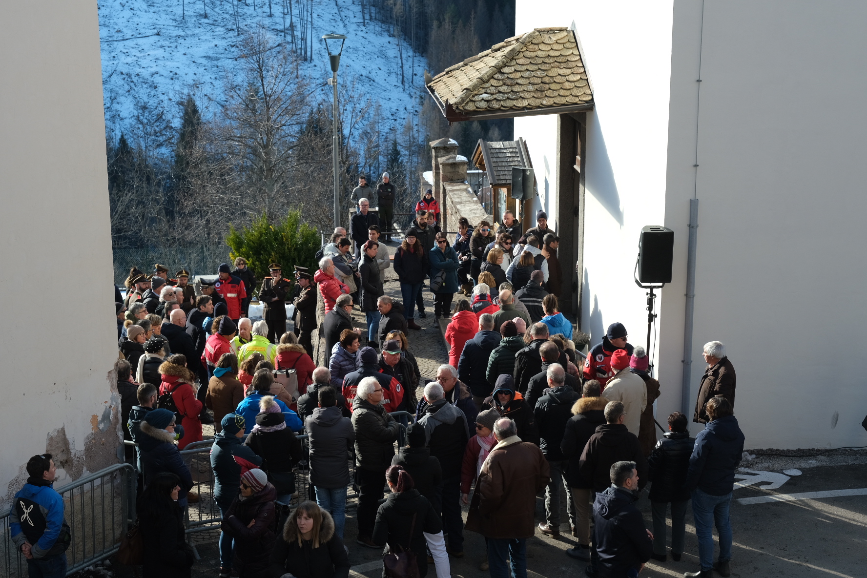 L’ultimo grande e doloroso abbraccio a Ester Palmieri. In centinaia ...