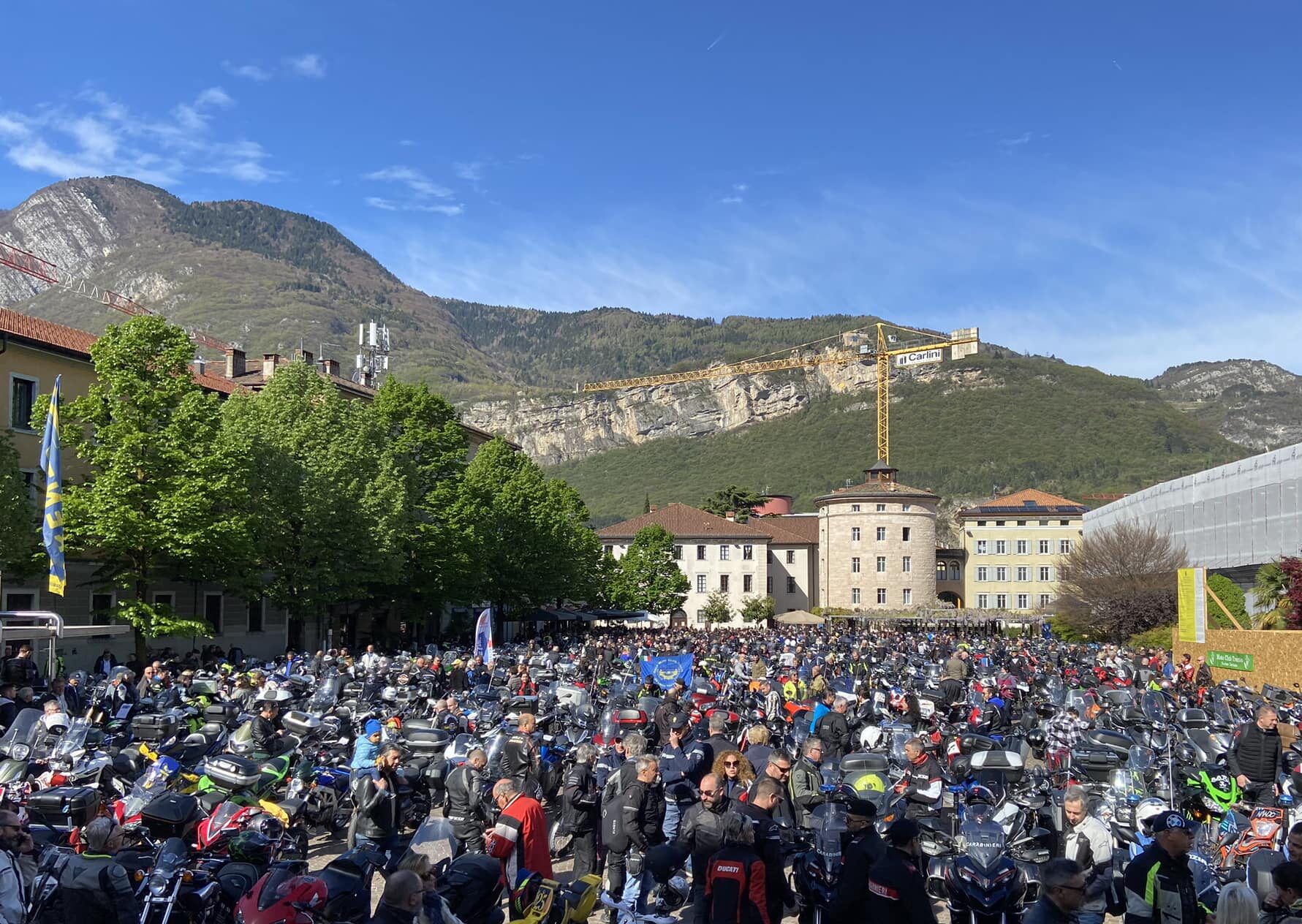 Piazza Fiera invasa dai motociclisti: in novemila alla benedizione