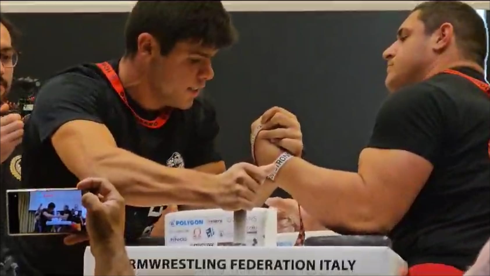mattia-vezzola-lo-studente-di-ingegneria-campione-di-braccio-di-ferro