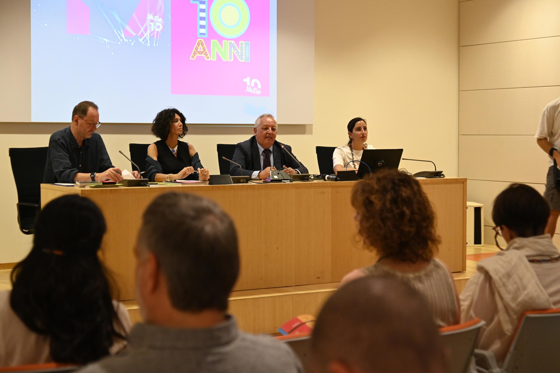 Dieci anni di Muse e un bilancio da capogiro: oltre mezzo milione di ...