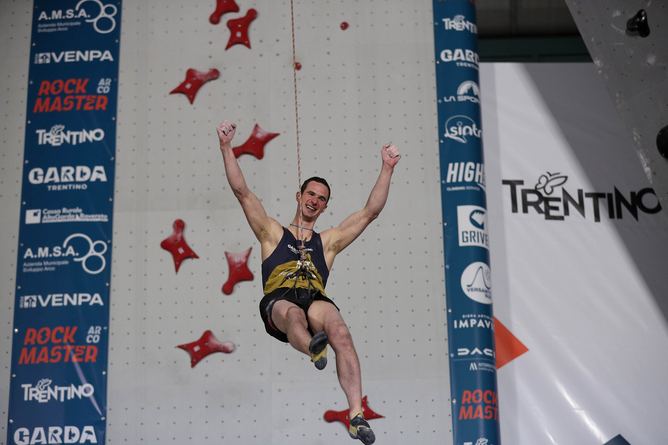 Rock Master Arco 2025: trionfano Adam Ondra e Brooke Raboutou nel leggendario Duel Lead
