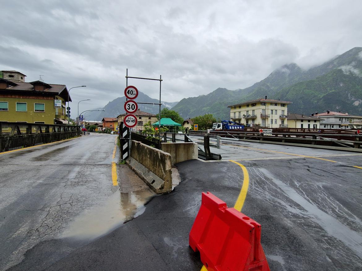 Storo, aperto il ponte provvisorio di Ponte Caffaro. Il collegamento ...