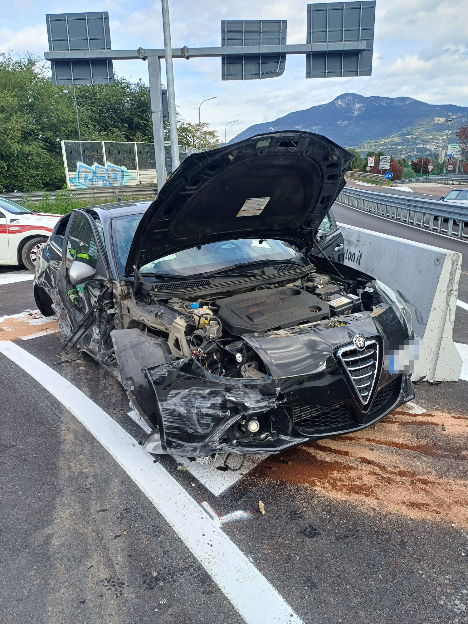 Trento, folle inseguimento in via Sanseverino: si schianta con l’auto ...
