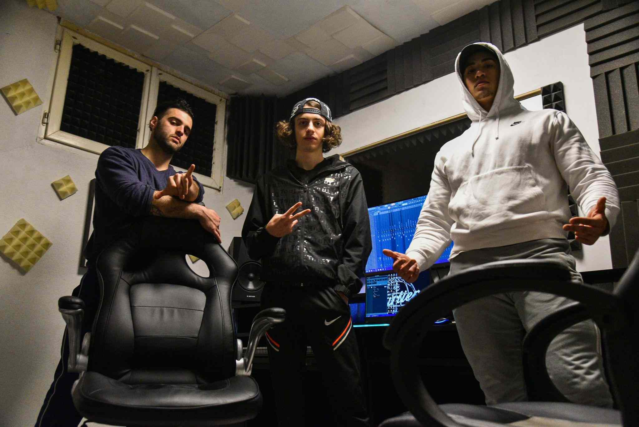 Tre giovani e il rap: «Plug wave», lo spazio della musica a Levico