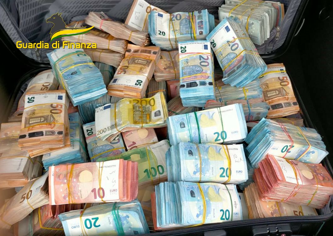 Maxi operazione della guardia di finanza di Trento: 42 indagati per ...