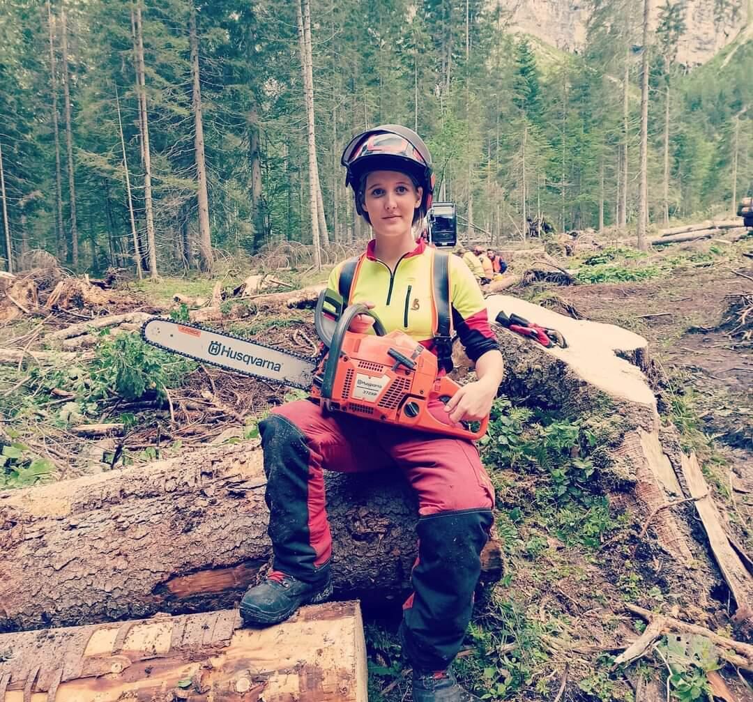 Desirée Facchin, la prima donna alla gara dei boscaioli. «Non solo forza, serve tecnica. Qui ...