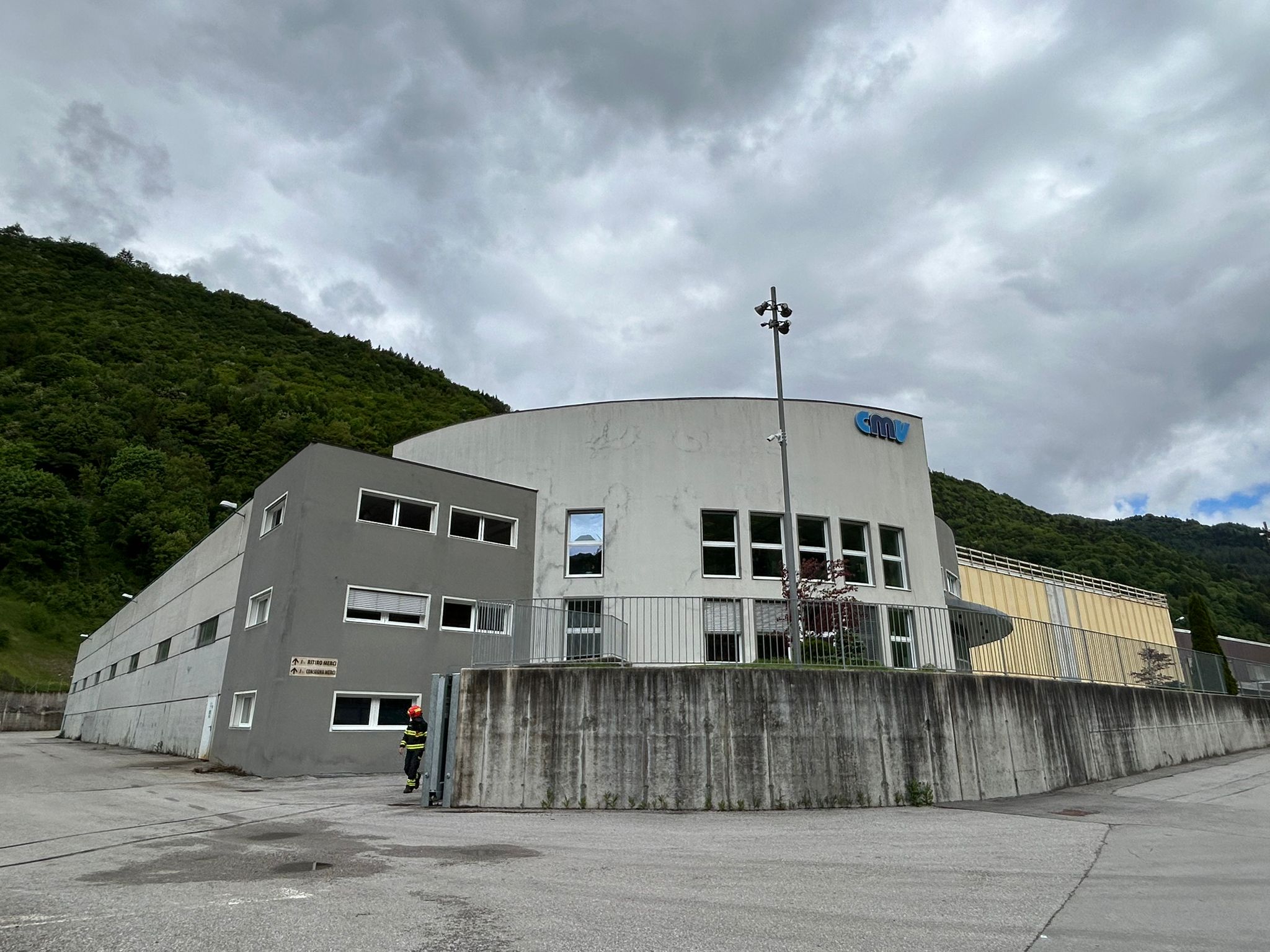 Incidente sul lavoro a Roncone, morto un ragazzo di 25 anni: la vittima ...