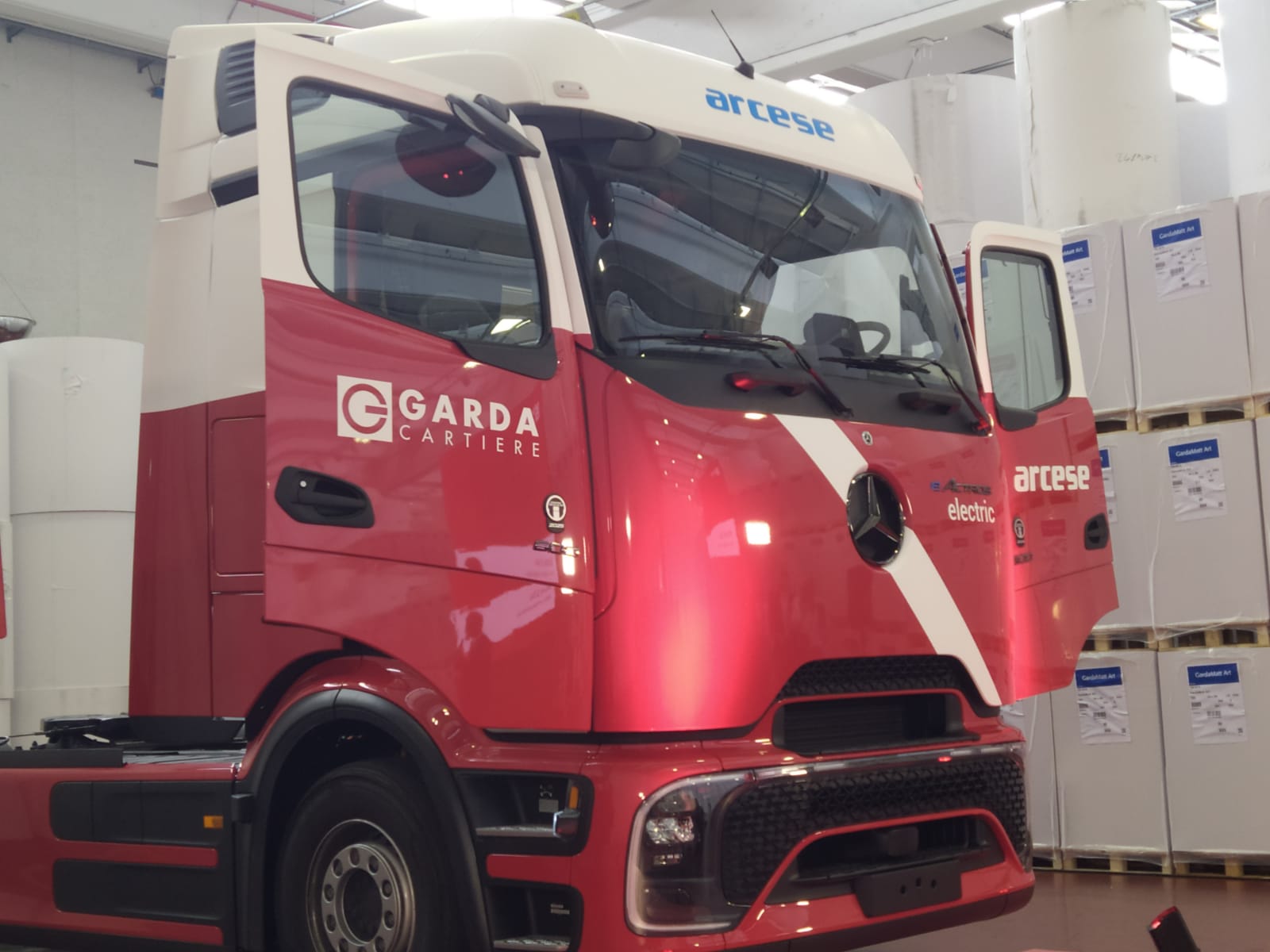 Arcese presenta il primo camion elettrico: giorno e notte farà la spola ...