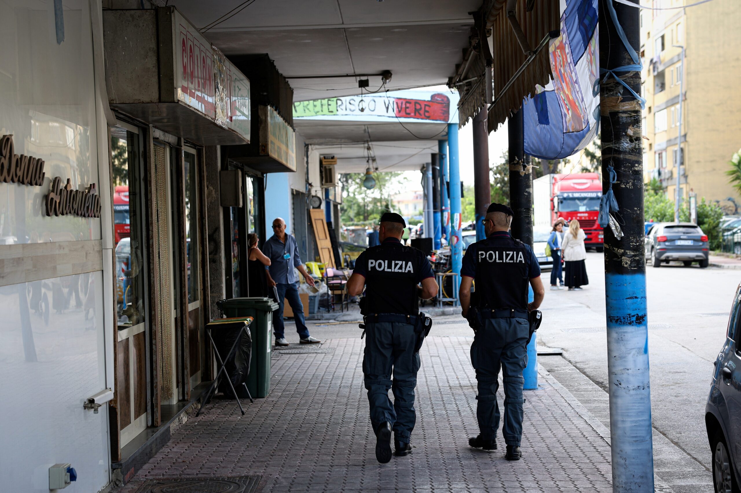 Nuovo blitz interforze a Caivano, sequestrate armi e droga. Il video dell’intervento