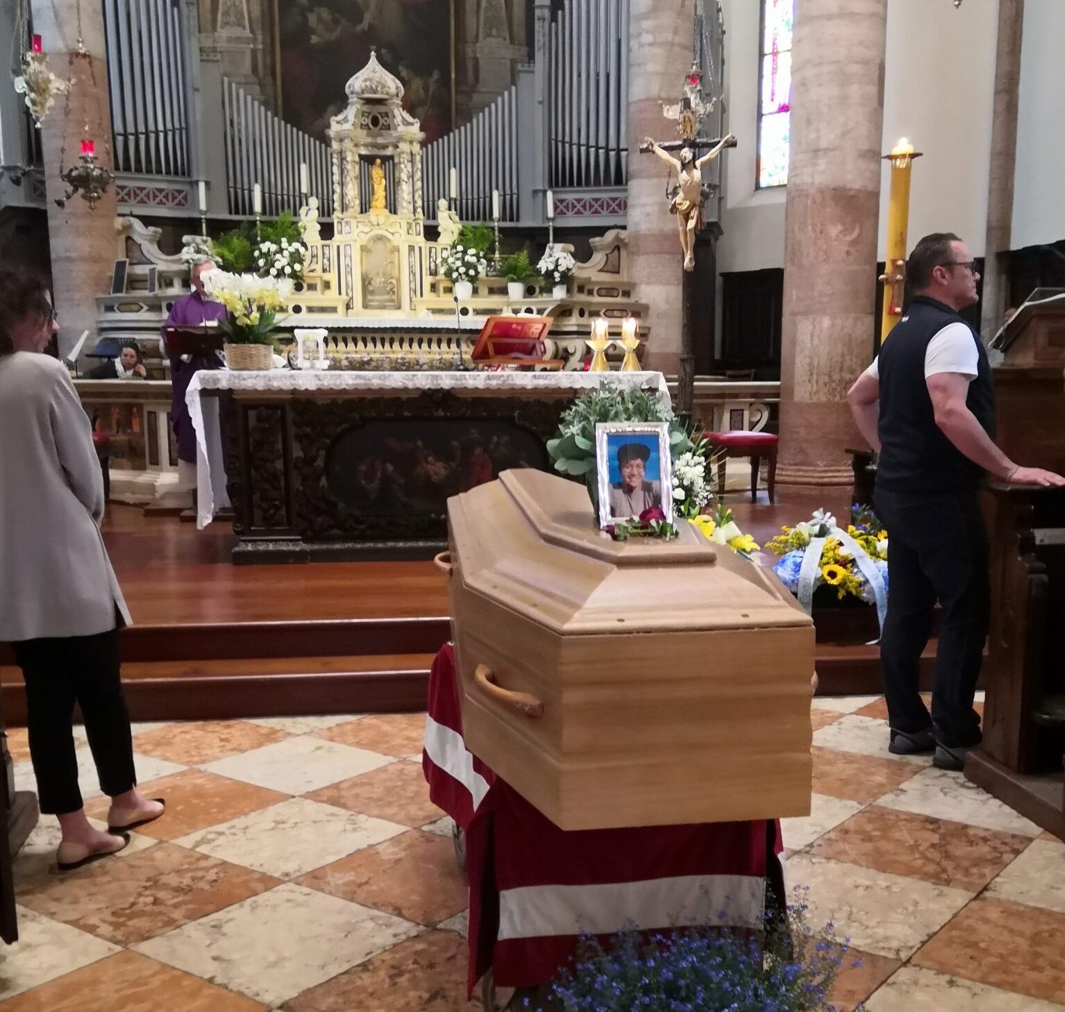 L’ultimo saluto a John Sebastian Floriani: «Eri un fratello straordinario»