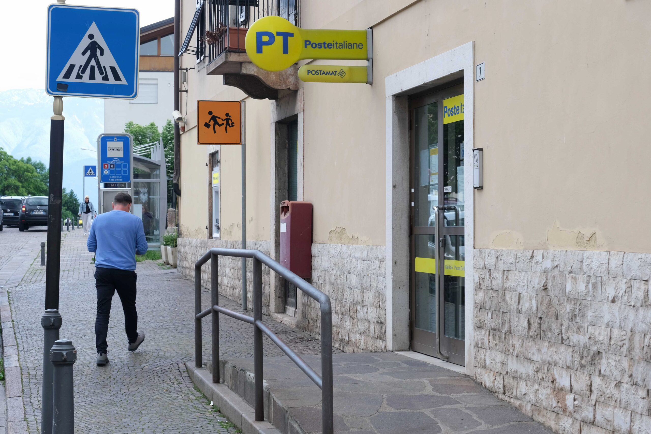 Rapina all’ufficio postale con una pistola giocattolo: la ricostruzione