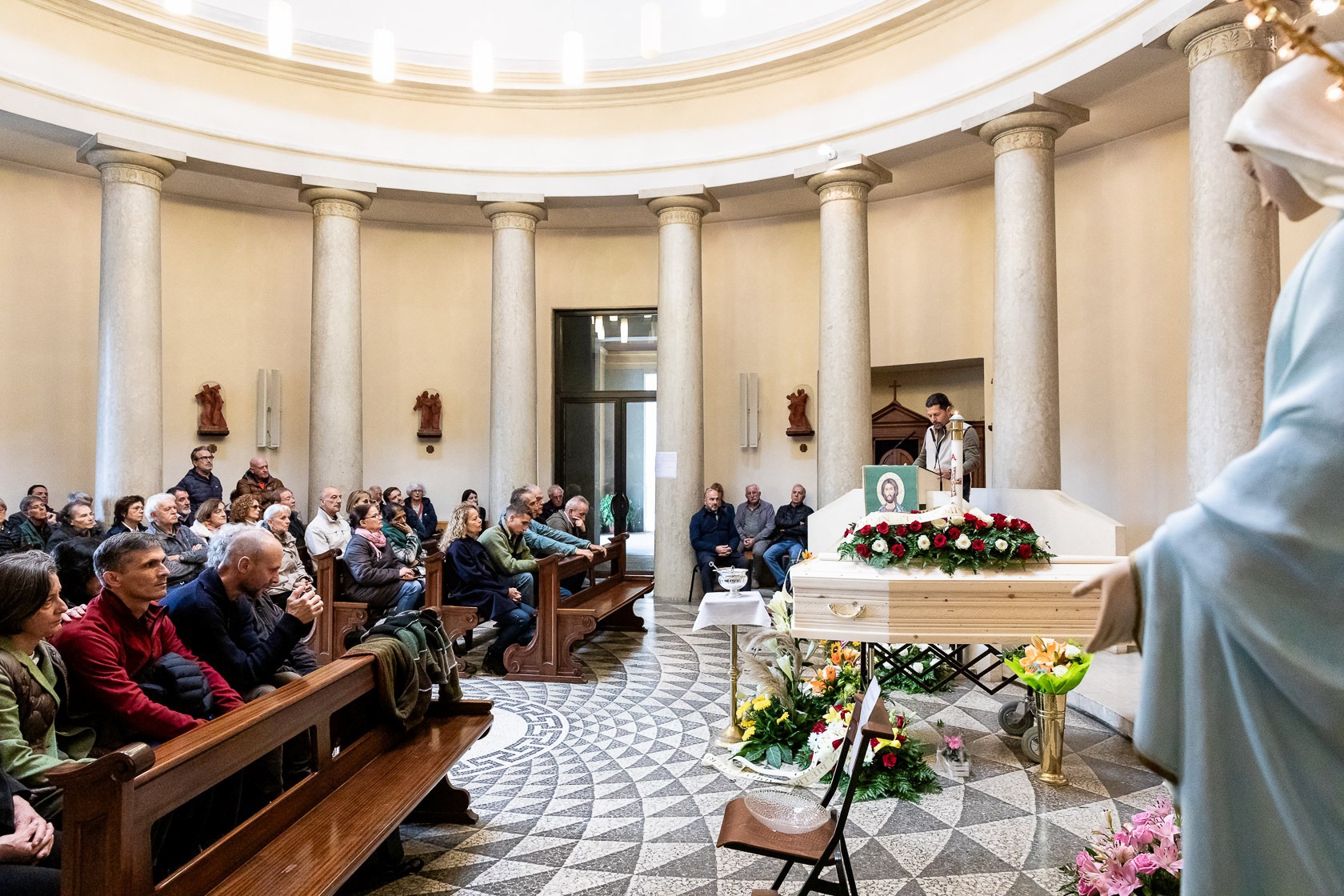 Carlo Basani, al funerale dell’ex dirigente provinciale ricordi e lacrime