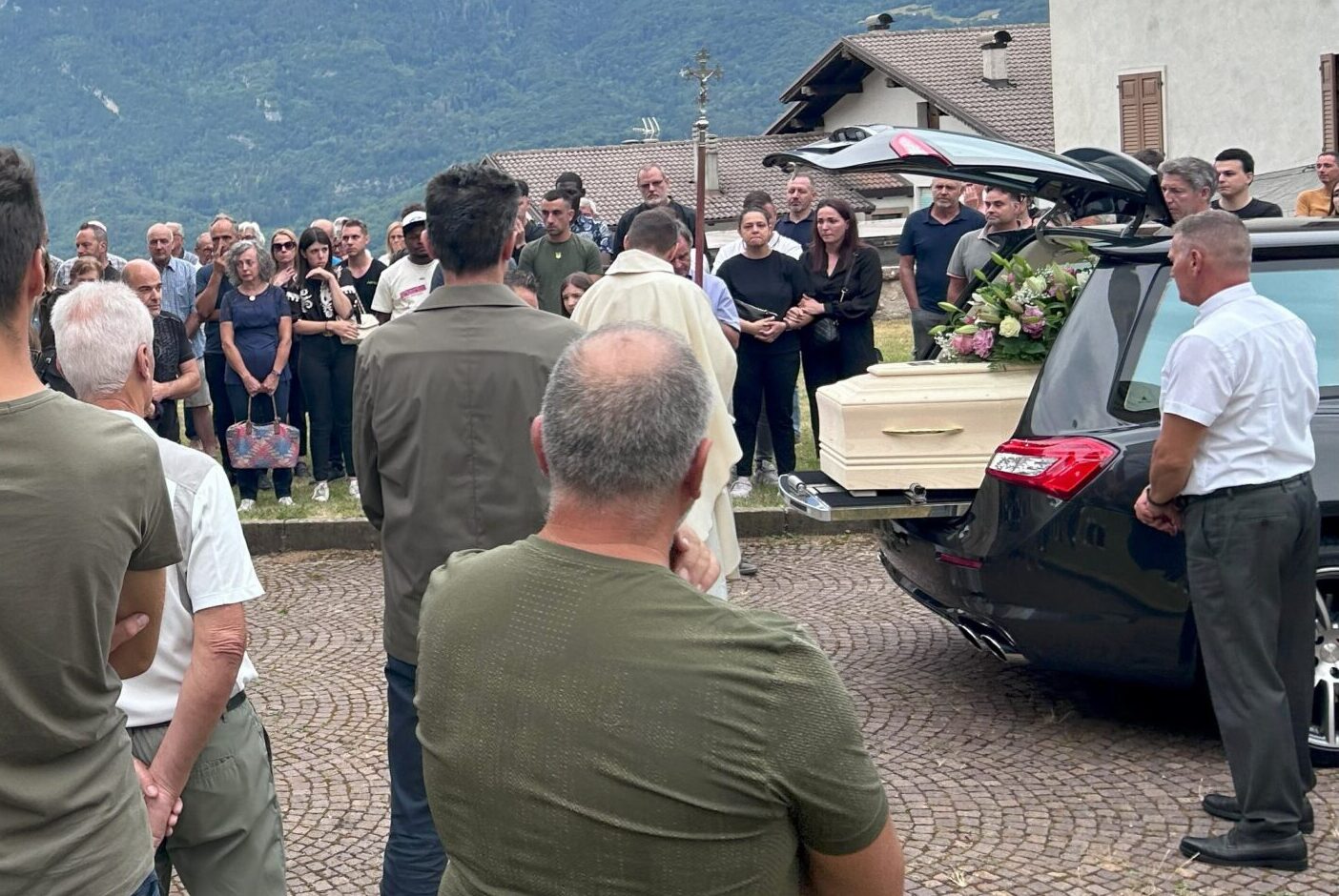 Sara Cattoi, il saluto della comunità: «Una sorella, una cugina, una ...