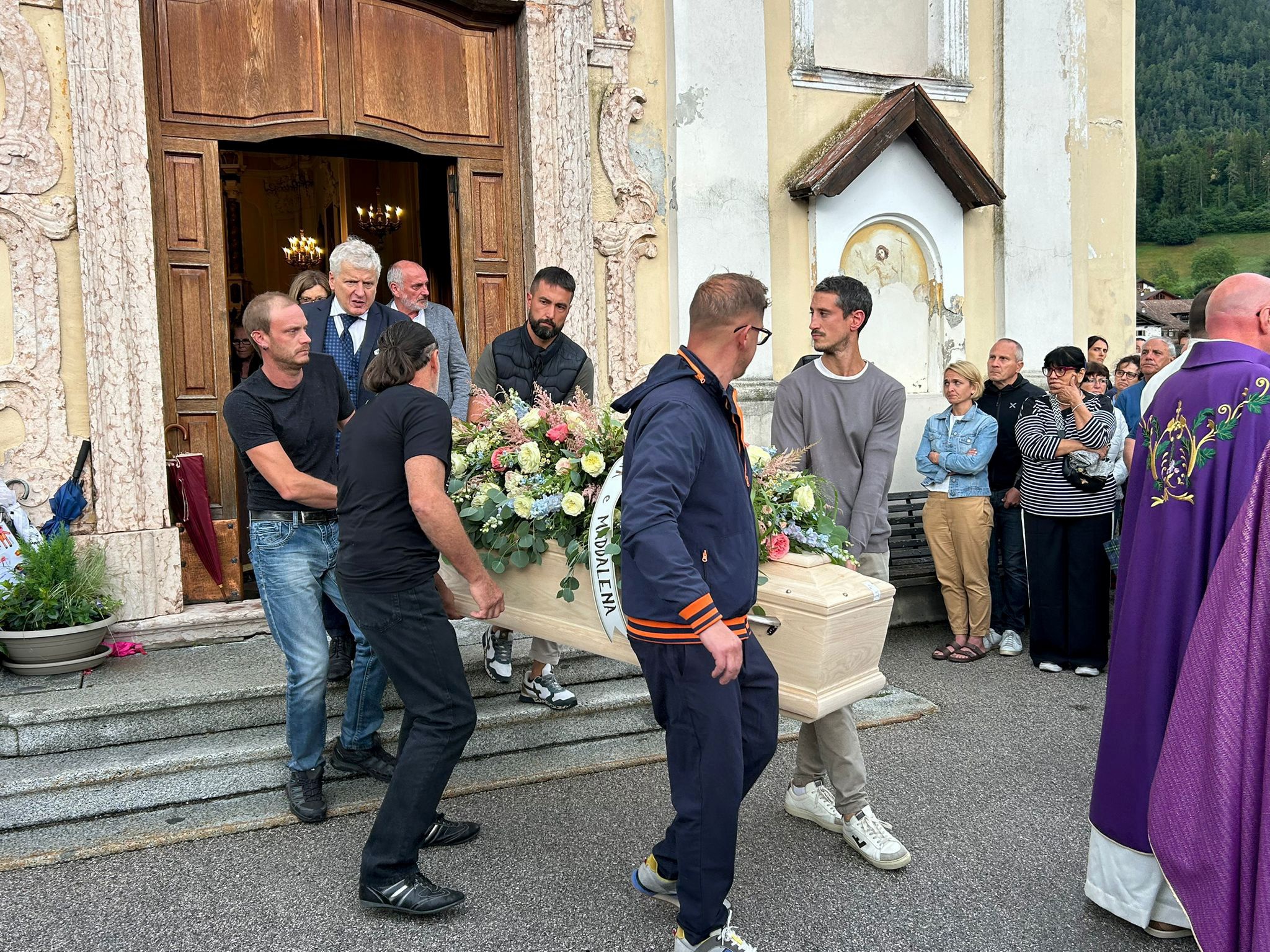 Zuclo, folla commossa per l’addio a Simonetta Bertolini: «Eri la nostra ...