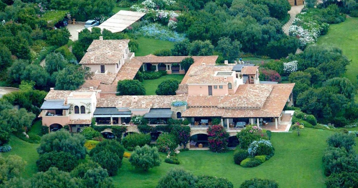 Villa Certosa Ufficializzata La Vendita La Residenza Simbolo Di